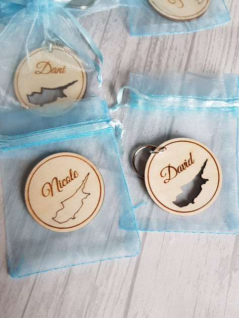 Personalised Country keyrings or magnets – Catsi Creative